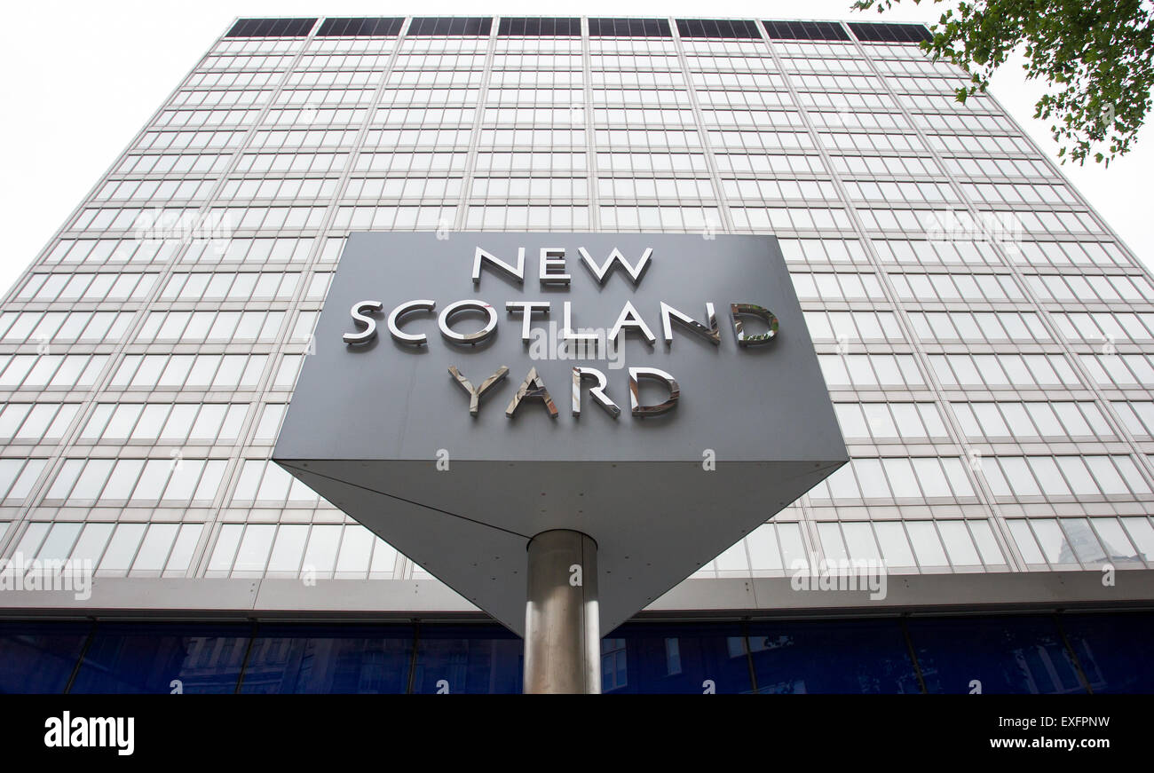 Sign for New Scotland Yard HQ of the Metropolitan Police Stock Photo ...