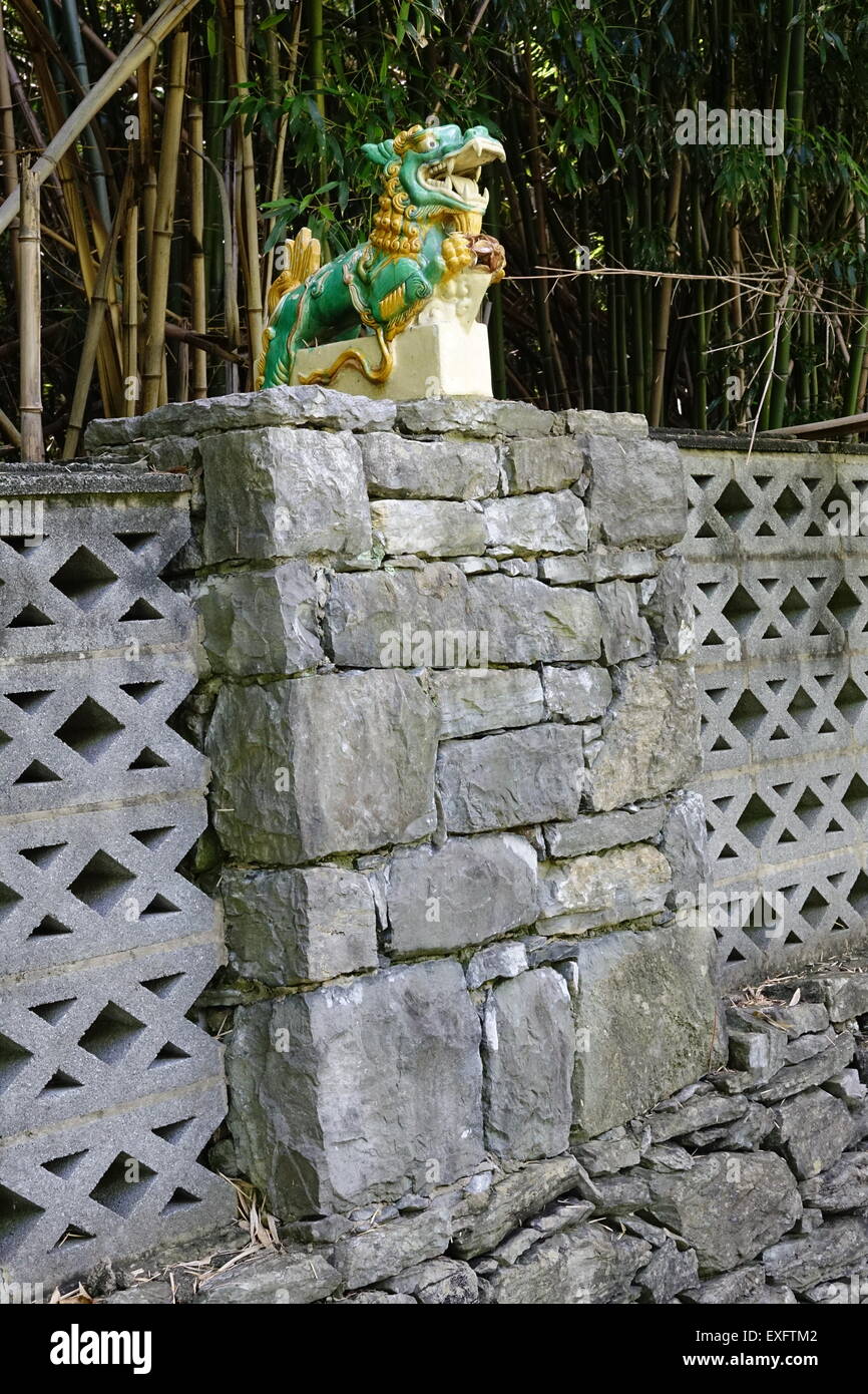 Dragon sculpture on fence, Chinese garden, Glen Burnie gardens ...