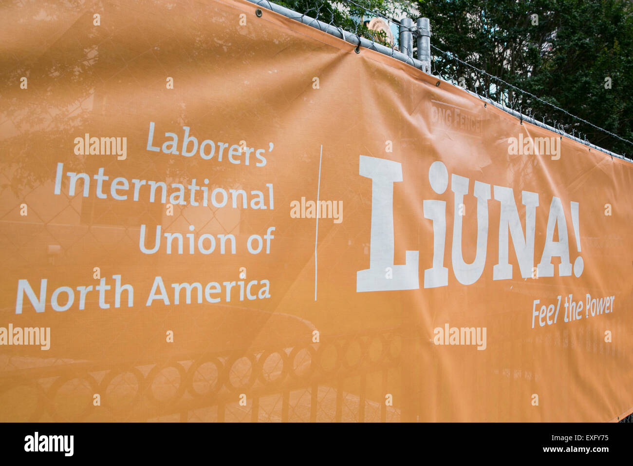 Building laborers hi-res stock photography and images - Alamy