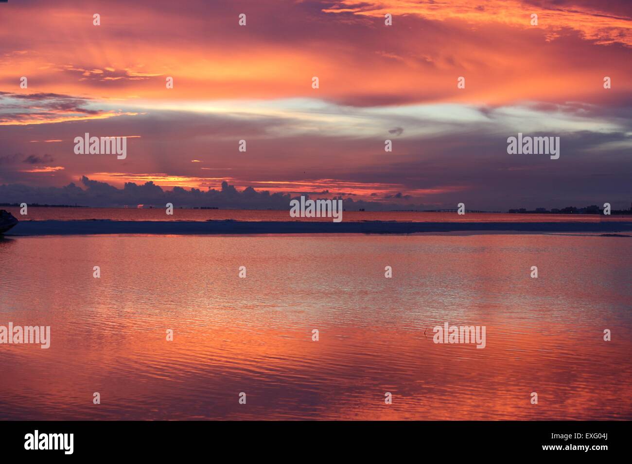 Beautiful red sunset hi-res stock photography and images - Alamy
