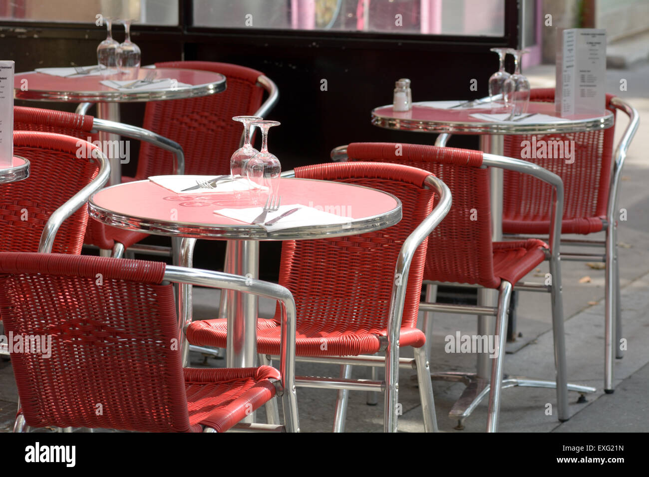 Tables set lunch outside hi-res stock photography and images - Alamy