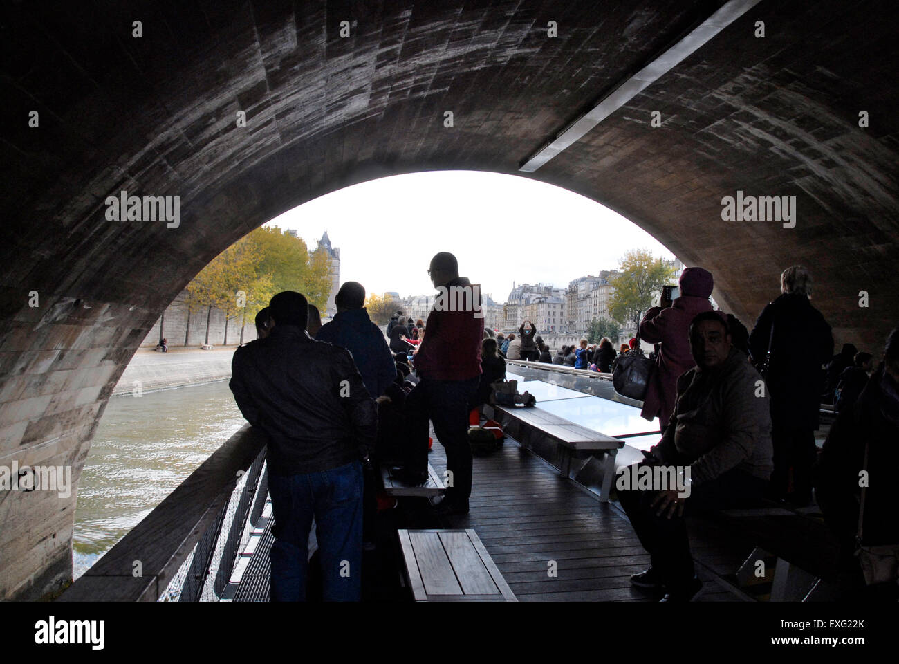 Tourists sail under bridge hi-res stock photography and images - Alamy