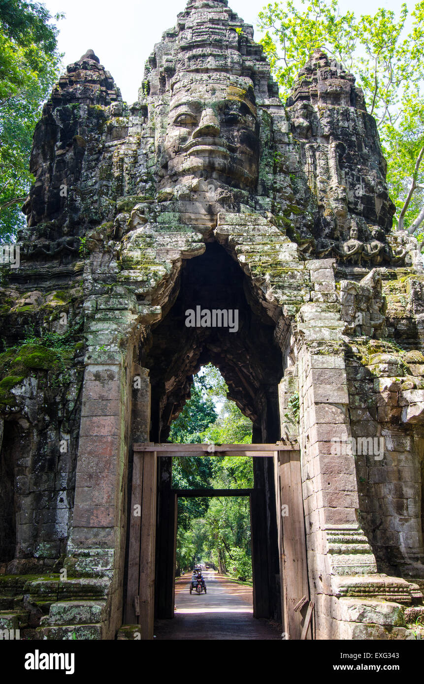 Big gate hi-res stock photography and images - Alamy