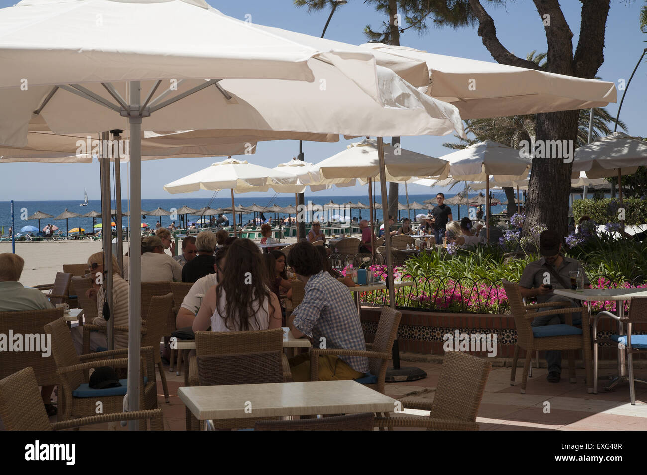 Mediterranean beach side café Stock Photo - Alamy