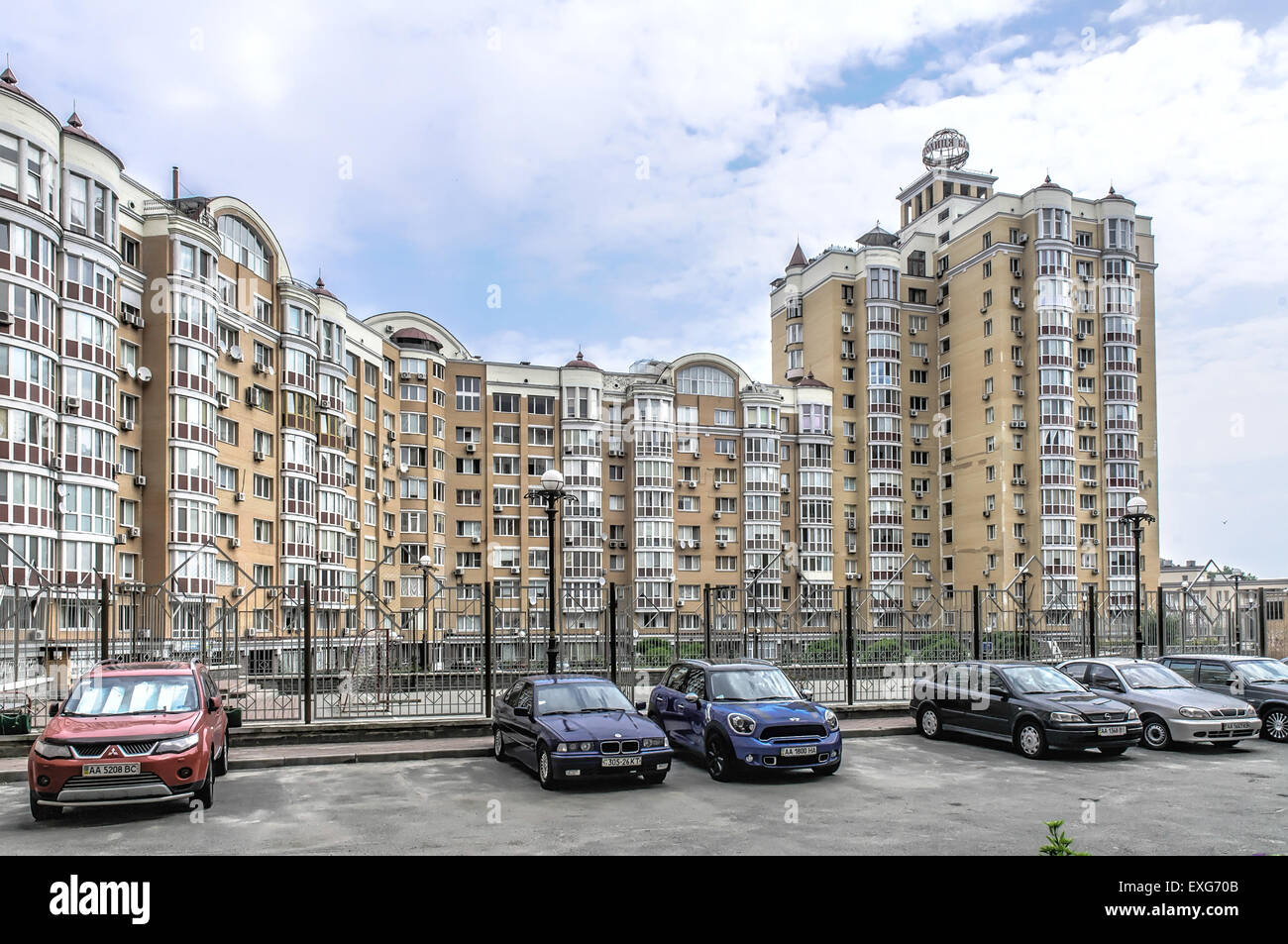 Buildings in obolon district kiev hi-res stock photography and images ...