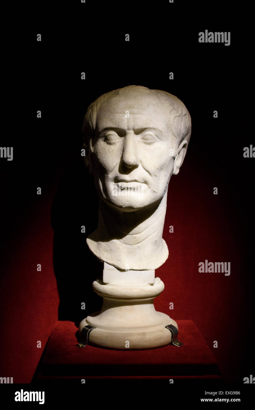 Julius caesar bust romano hi-res stock photography and images - Alamy