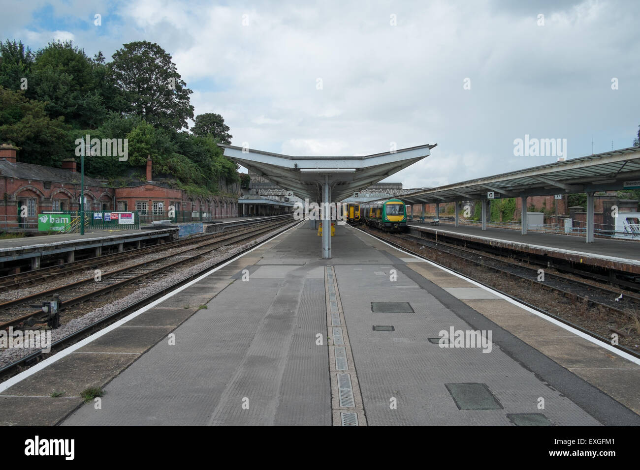 Railway station canopy hi-res stock photography and images - Alamy