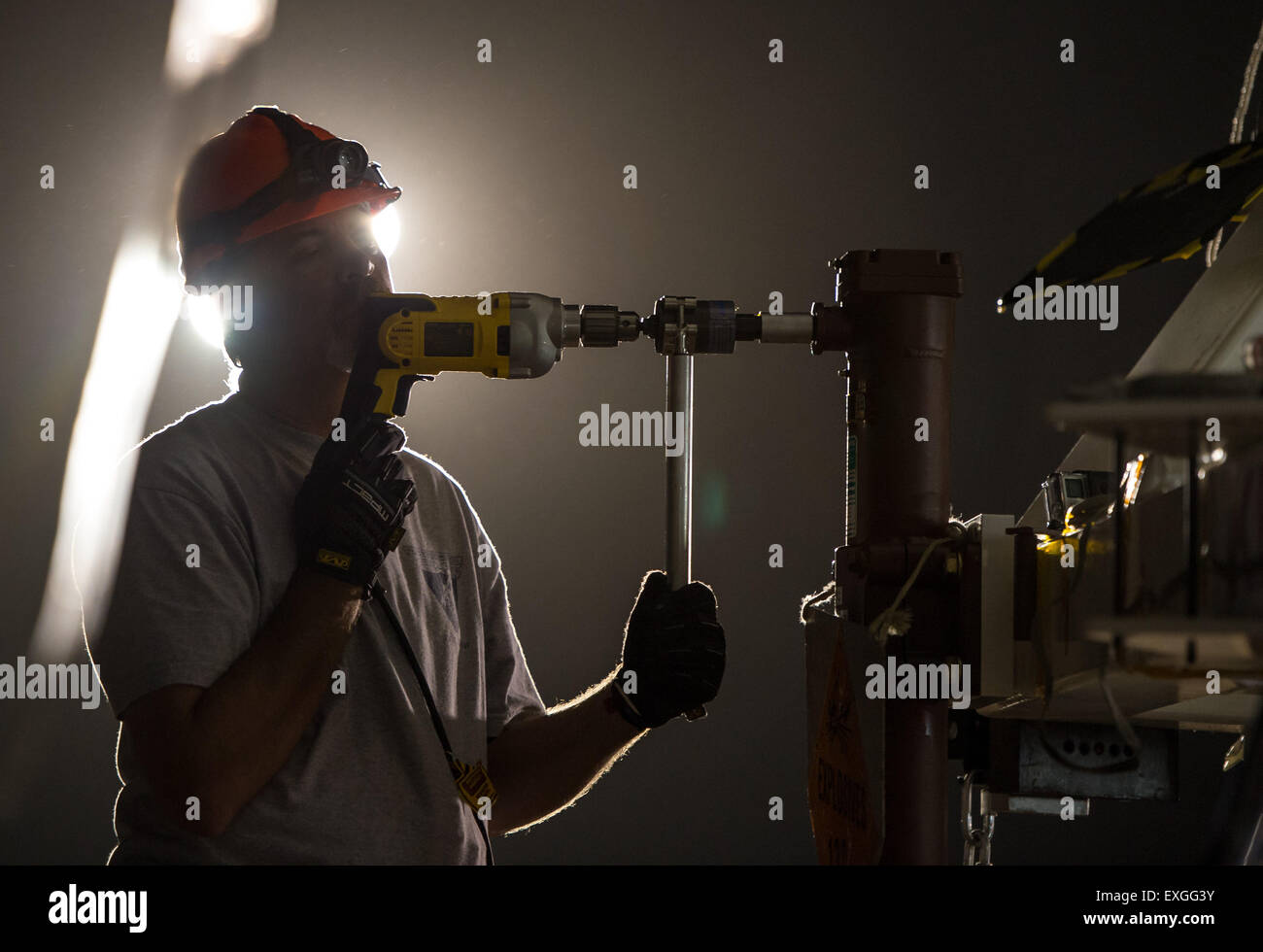 Engineers at the U.S. Navy Pacific Missile Range Facility in Kauai ...