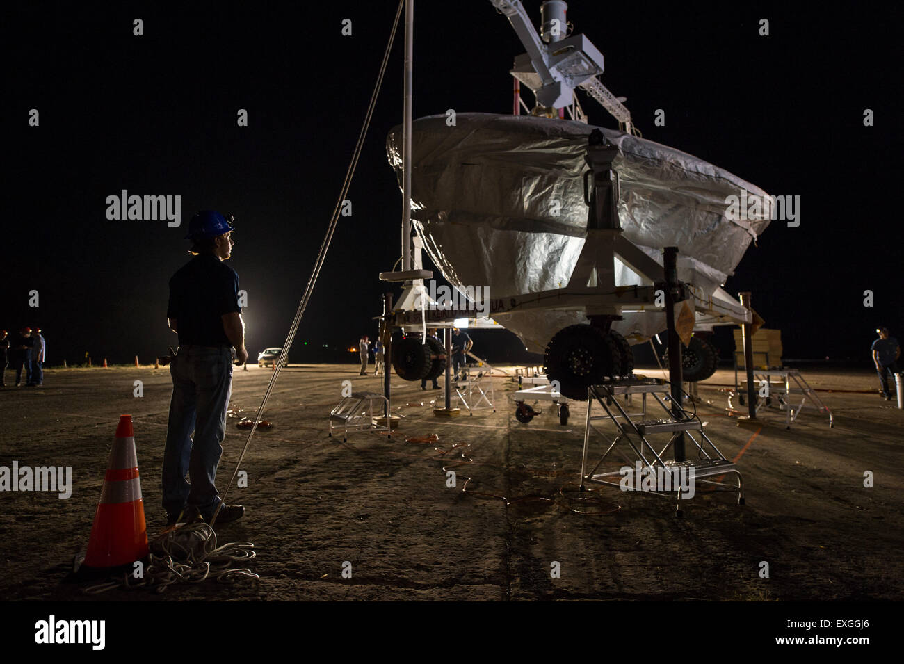 Navy range rover hi-res stock photography and images - Alamy