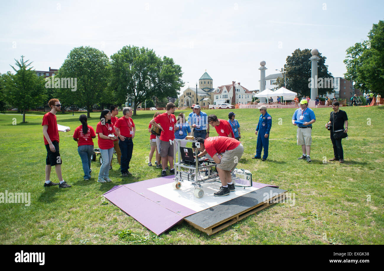 2015 sample return robot challenge hi-res stock photography and images ...