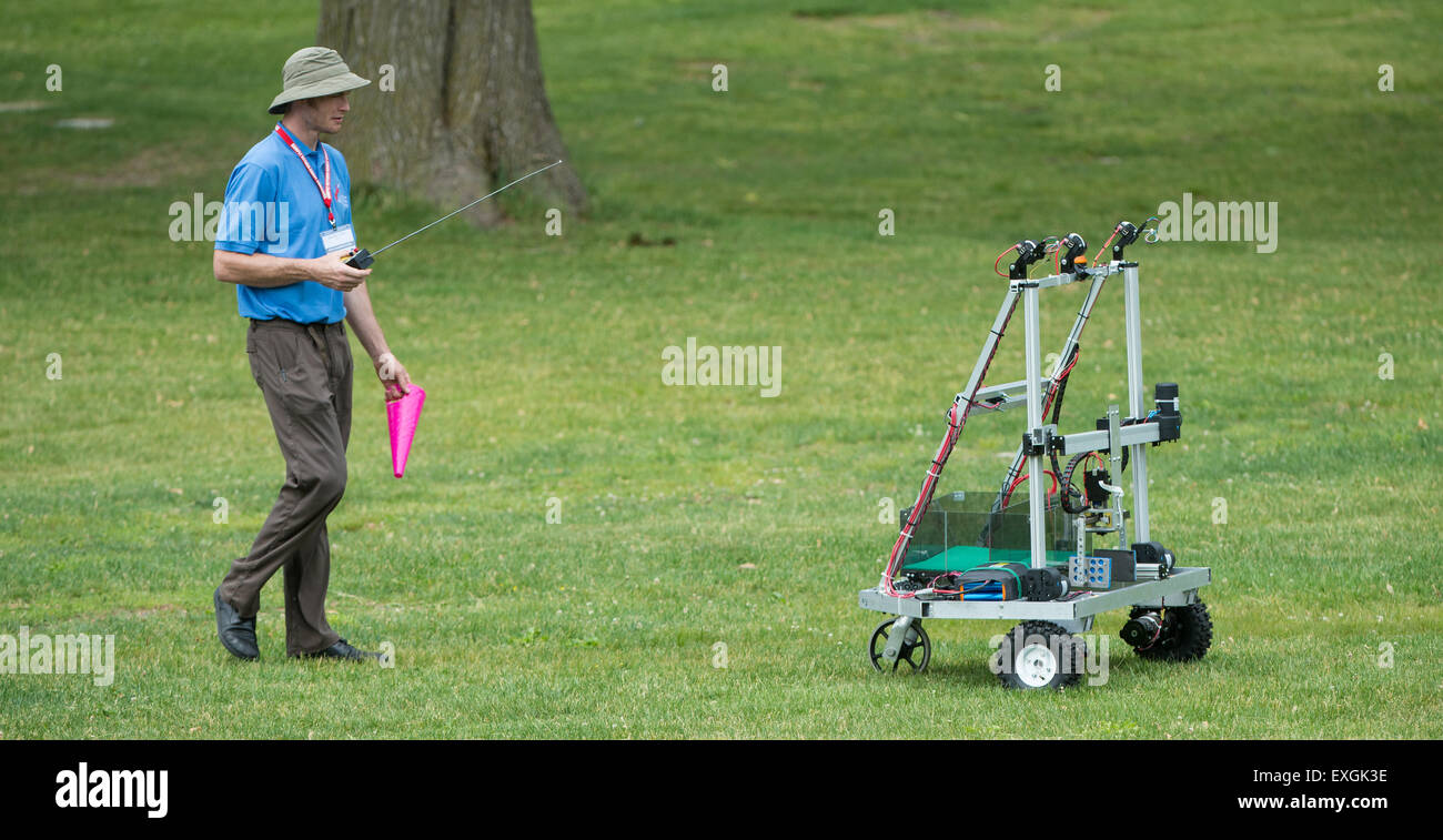 The Retrievers team robot competes in the NASA-WPI Sample Return Robot ...