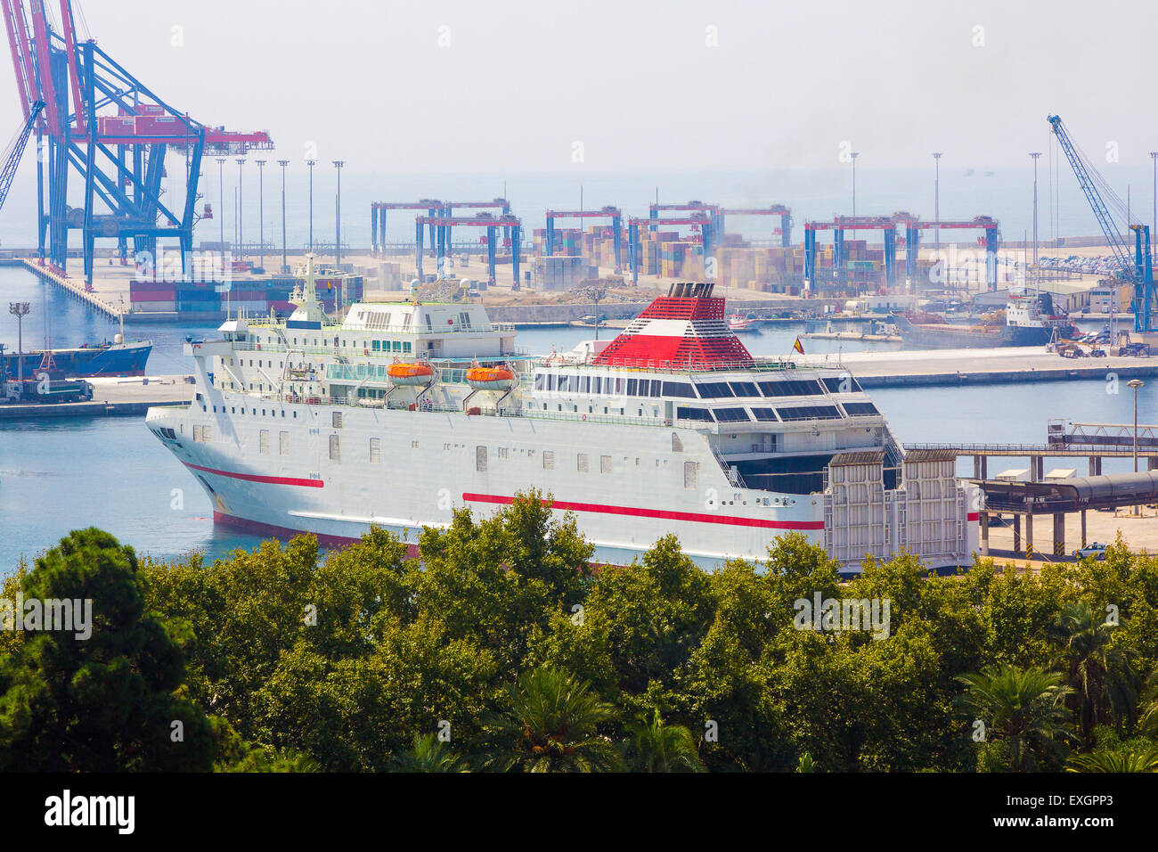 Luxury Cruise Ship leaving port Stock Photo - Alamy