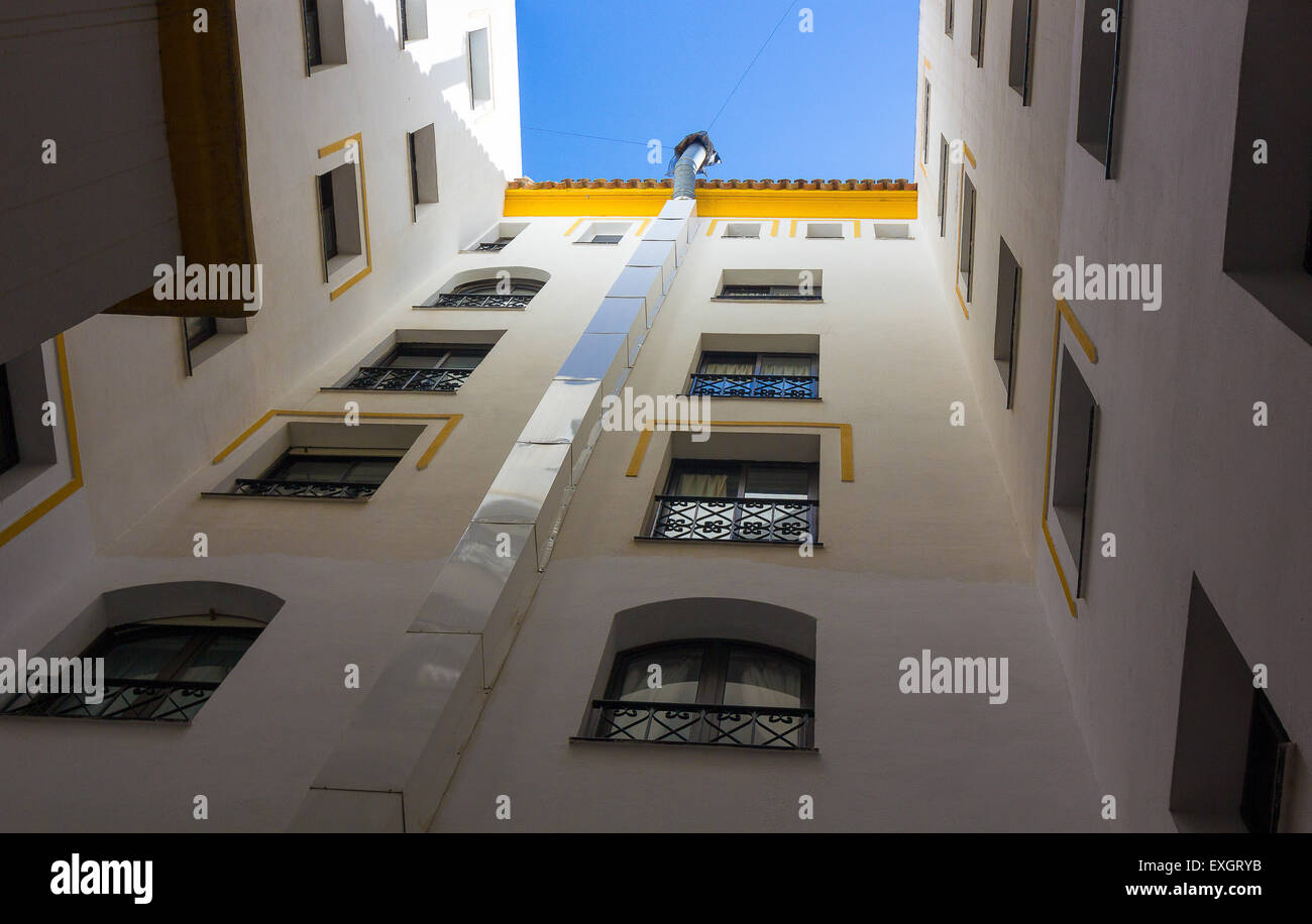 White commercial building hi-res stock photography and images - Alamy