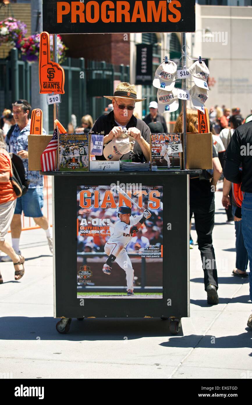 Man selling stuff hi-res stock photography and images - Alamy