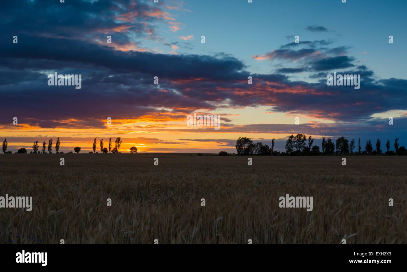 Sky over countryside hi-res stock photography and images - Alamy