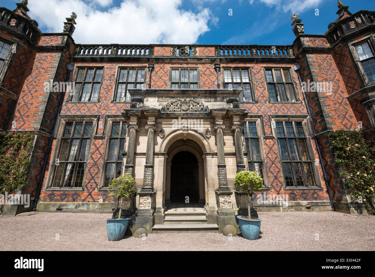 Most beautiful front garden uk hi-res stock photography and images - Alamy