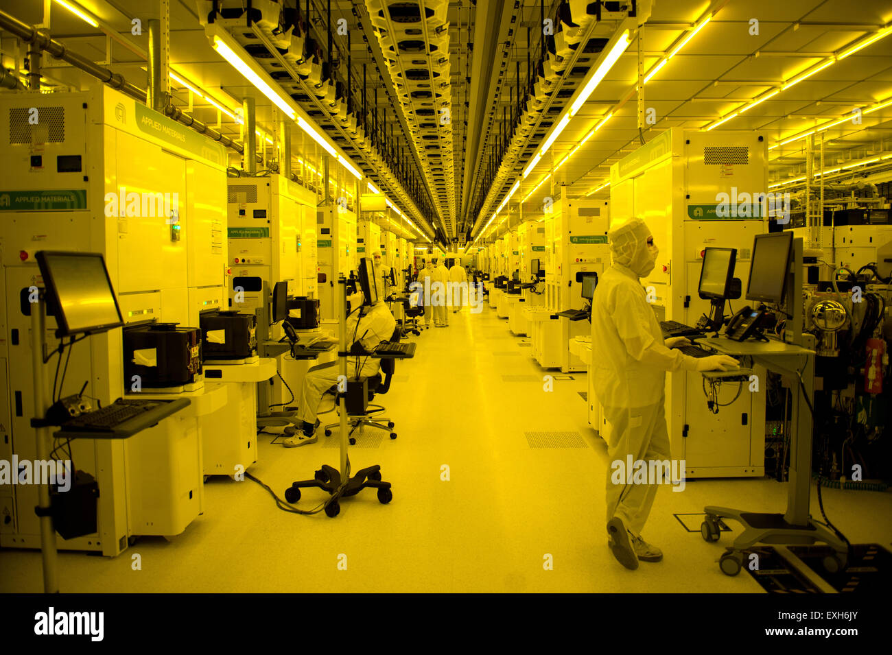 Cleanroom hi-res stock photography and images - Alamy