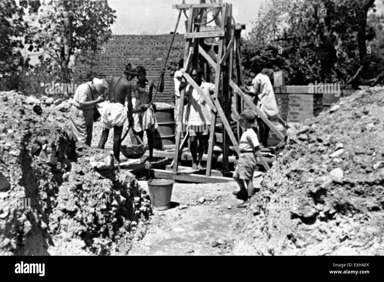 Well deepening hi-res stock photography and images - Alamy