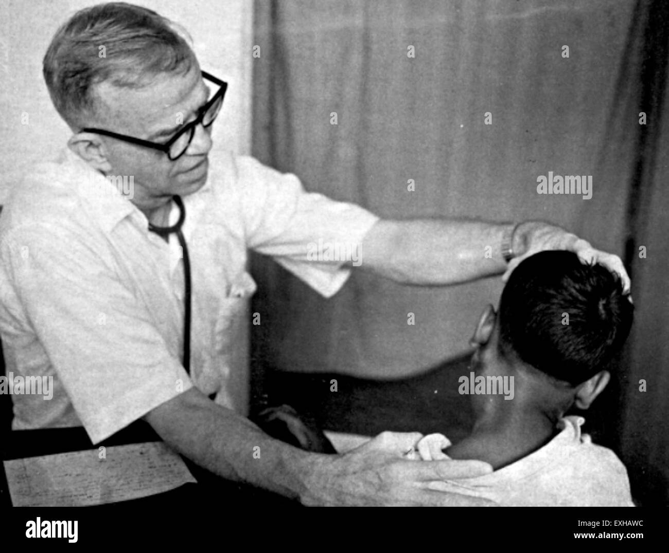 Dr. Jonathan Yoder, a medical volunteer from the Mennonite Board of ...