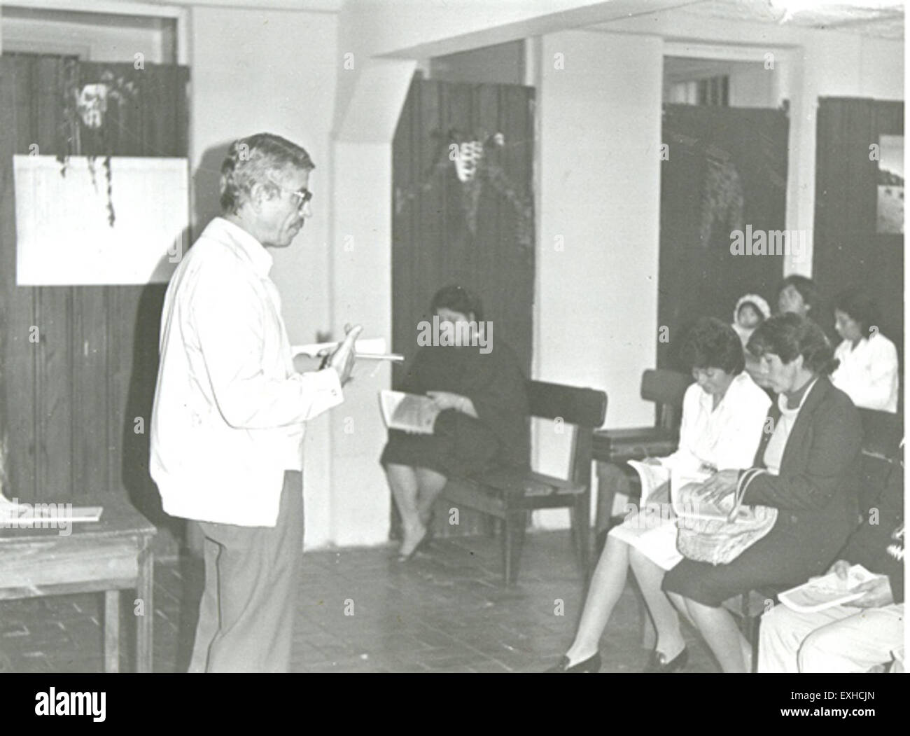 Donald and Marilyn Brenneman lead a Gospel of Matthew class in Lo ...