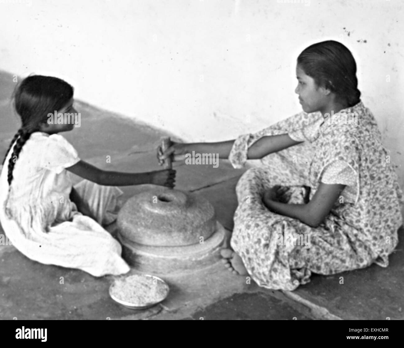 Flour grinding india hi-res stock photography and images - Alamy