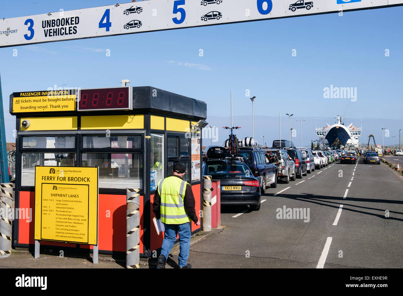 Vehicles in queue hi-res stock photography and images - Alamy