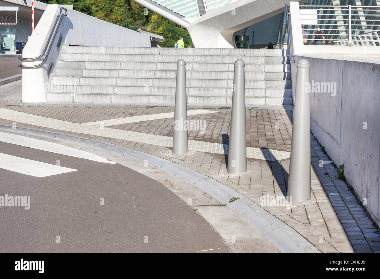Three way pedestrian crossing hi-res stock photography and images - Alamy