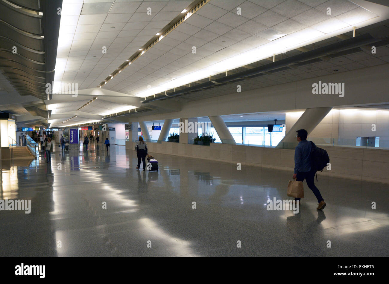 Airport Terminal Interior Sfo Stock Photos & Airport Terminal Interior ...