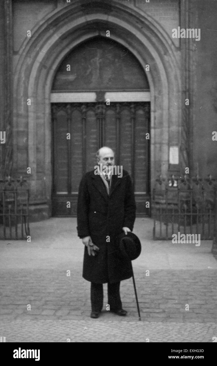 Modern art in front Black and White Stock Photos & Images - Alamy