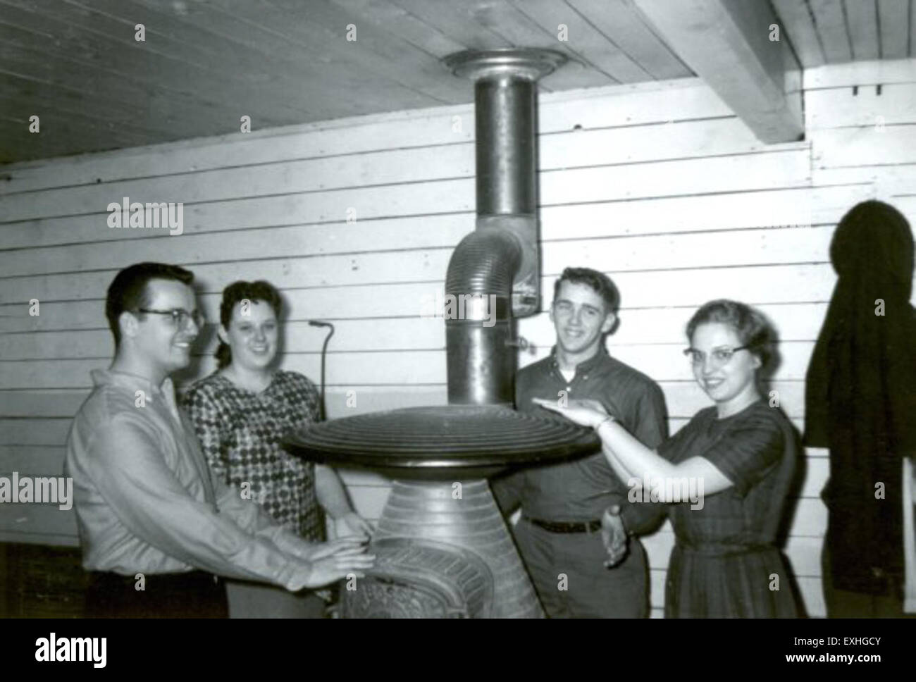 Service members community volunteers hi-res stock photography and ...