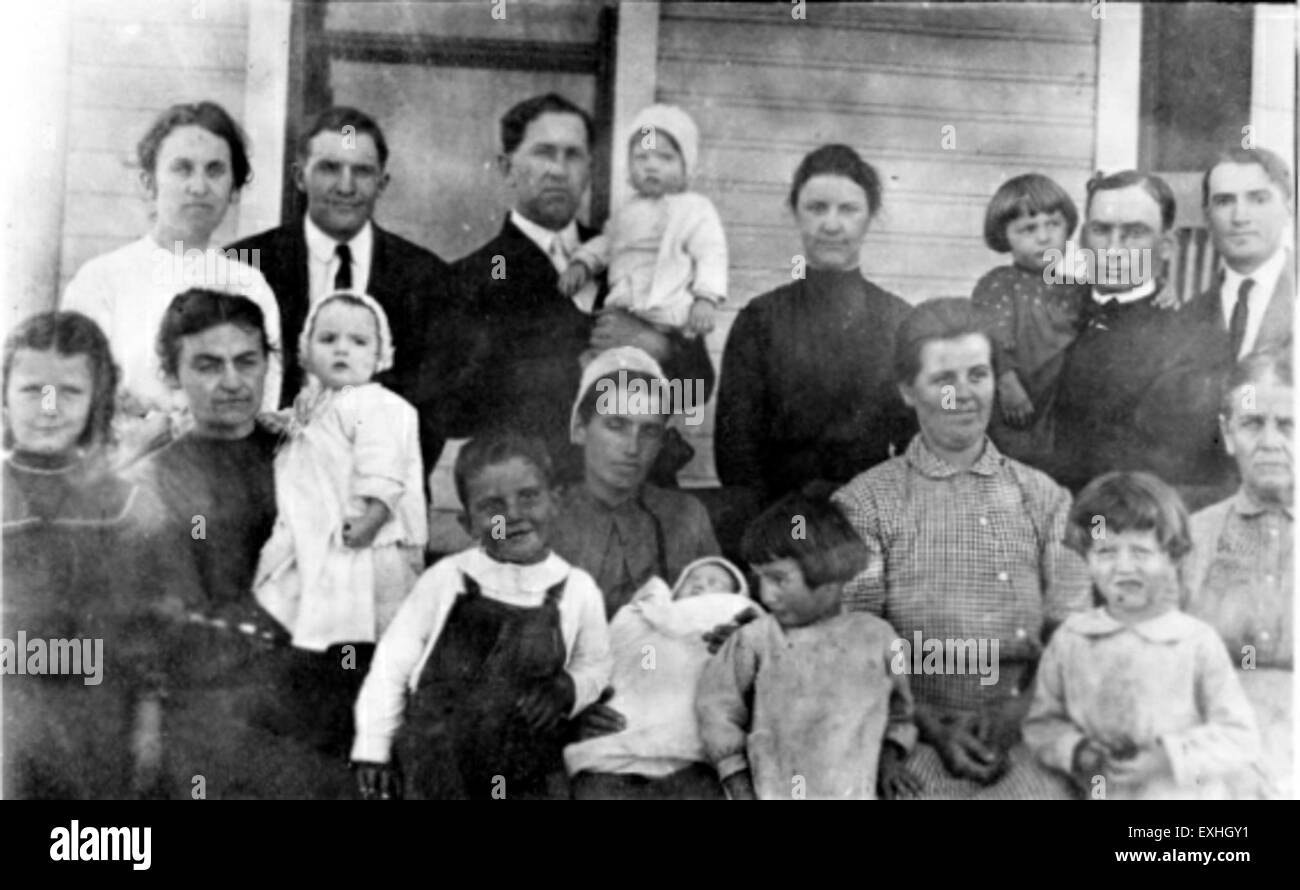 Mennonite families hi-res stock photography and images - Alamy