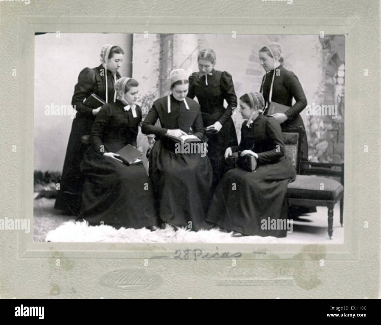 Mennonite women hi-res stock photography and images - Alamy