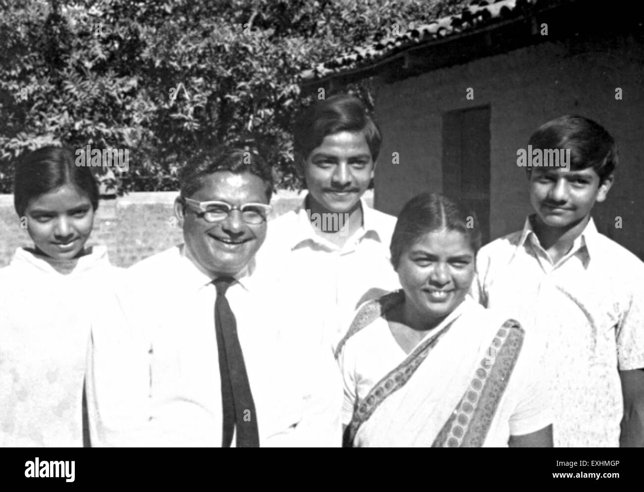 1970s portrait family asian Black and White Stock Photos & Images - Alamy
