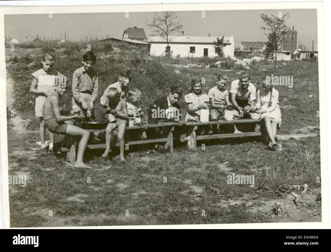 Refugees aid workers hi-res stock photography and images - Alamy