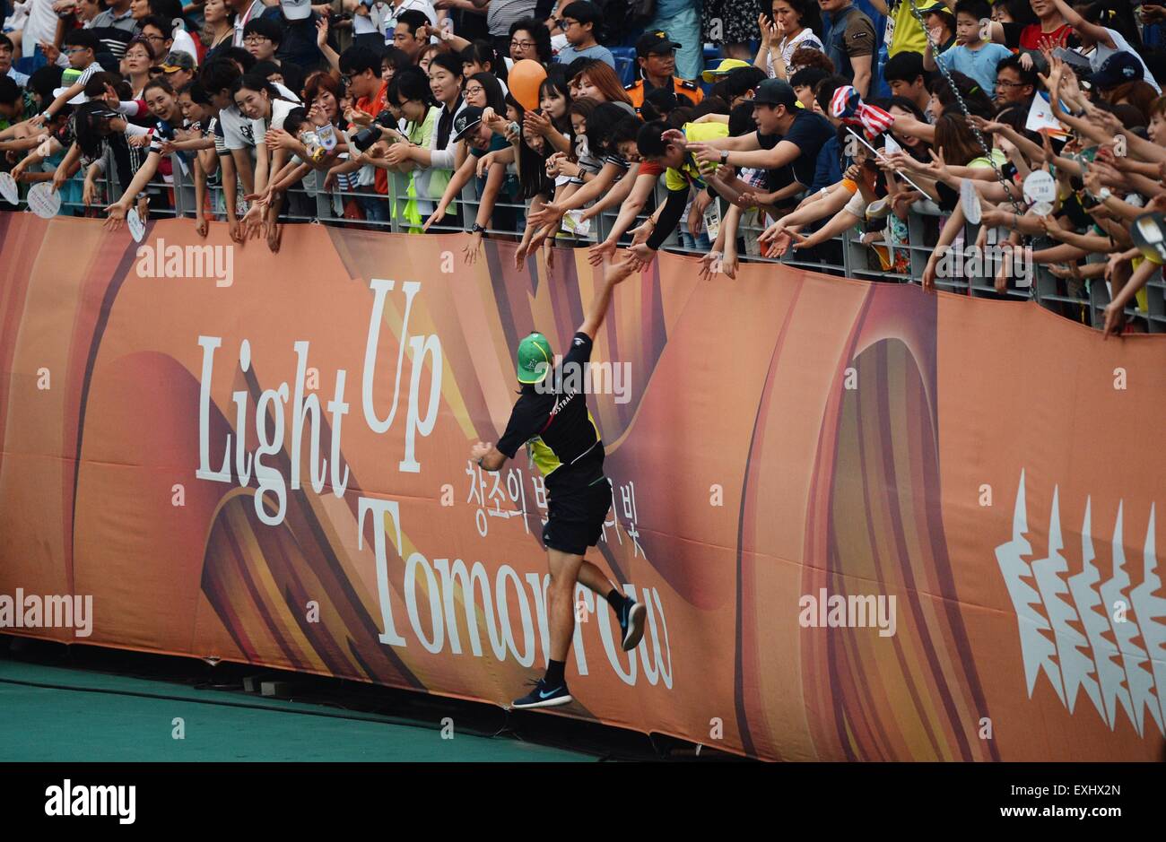 Gwangju South Korea 14th July 2015 An Athlete Claps With Spectators