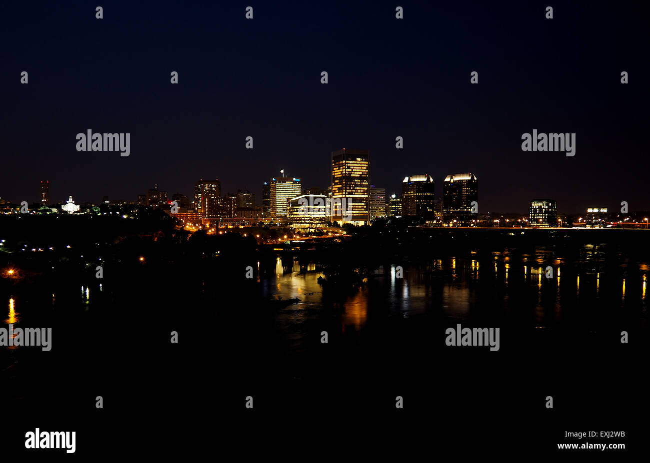 Nighttime cityscape hi-res stock photography and images - Alamy
