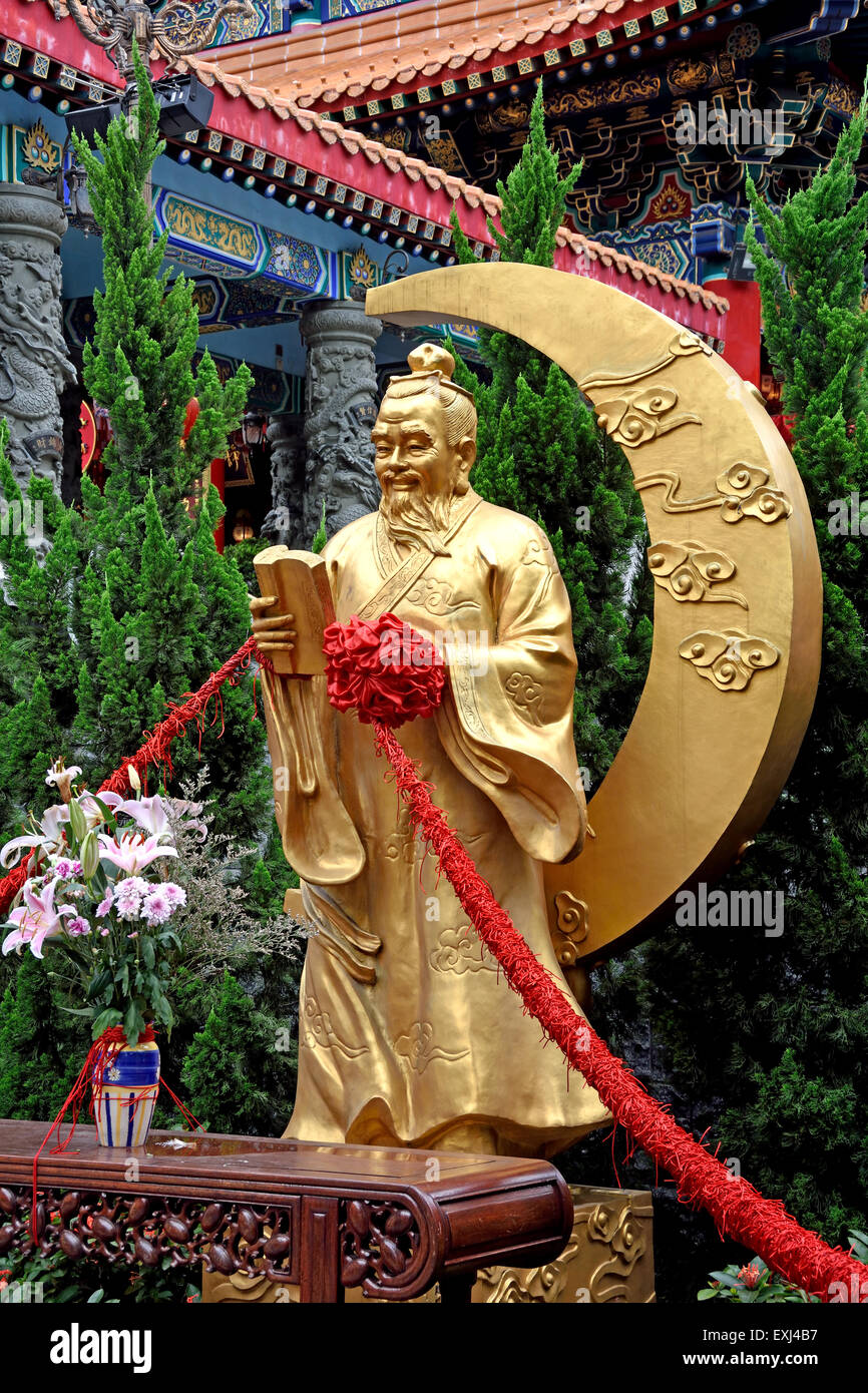 Statue of the God of marriage Yue Lao at Wong Tai Sin Temple, Hong Kong ...