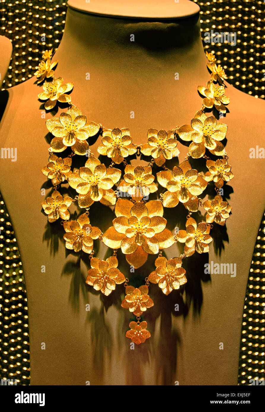 Hong Kong Jewellery Jeweller jewel China Chinese Stock Photo - Alamy