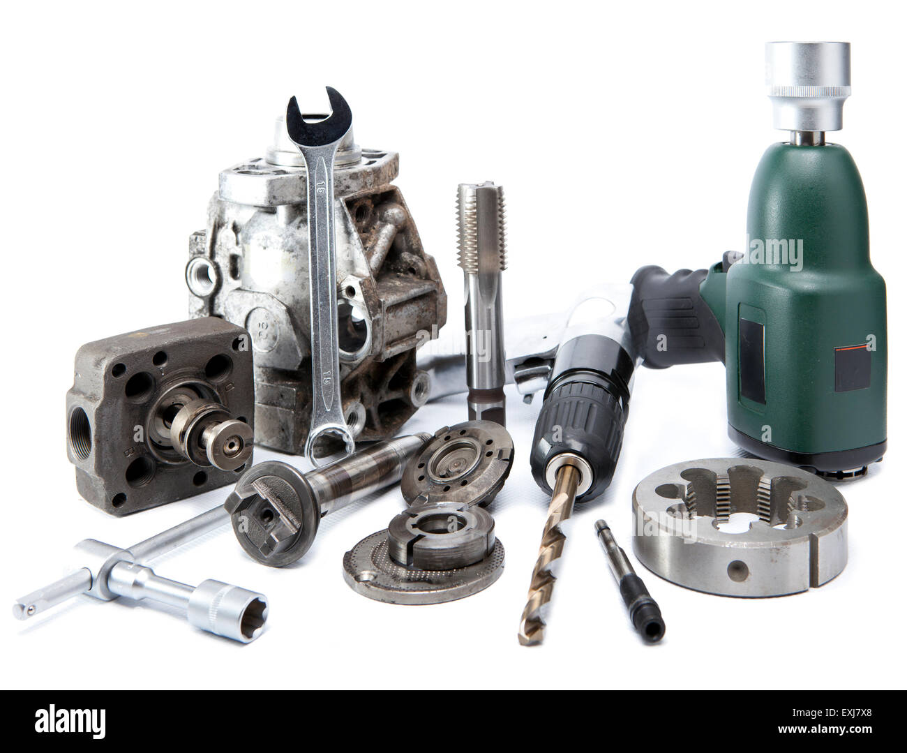 Car repair - details of the pump of high pressure and air impact wrench ...