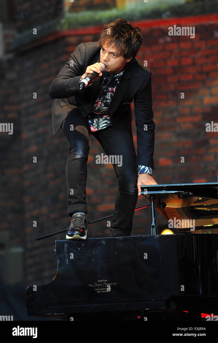 London. UK. Jamie Cullum performs on stage at Hampton Court Palace ...