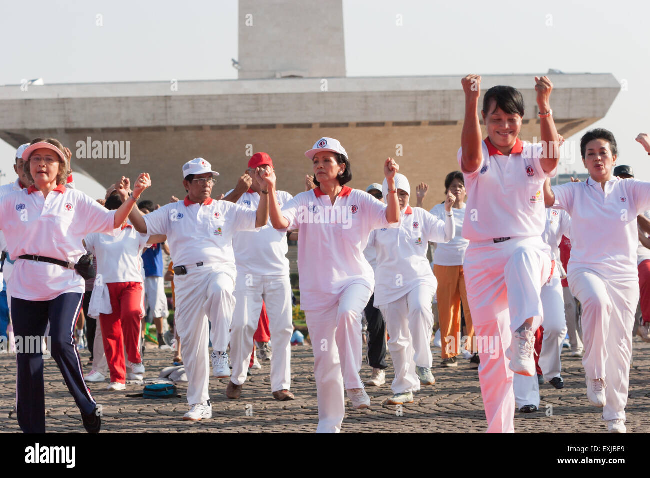 Hundreds of people participate in mass aerobic exercise in National ...