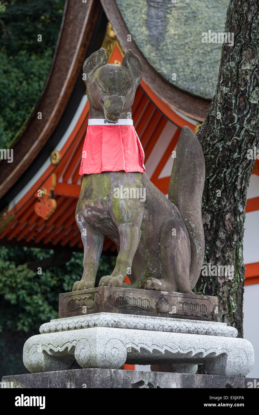 Fox Sculpture Near the Main Gate at Fushimi Inari Taisha Shrine, Kyoto ...