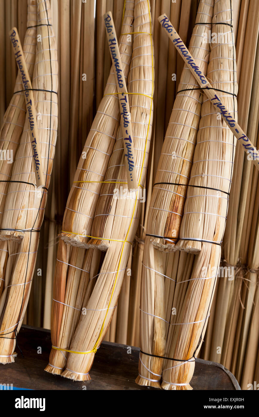 Reed boat peru hi-res stock photography and images - Alamy
