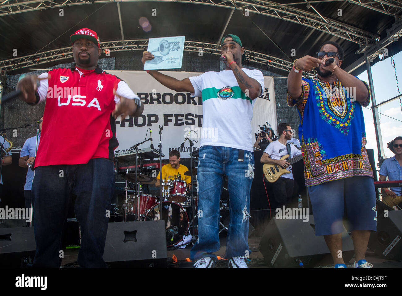 Peforms High Resolution Stock Photography and Images - Alamy