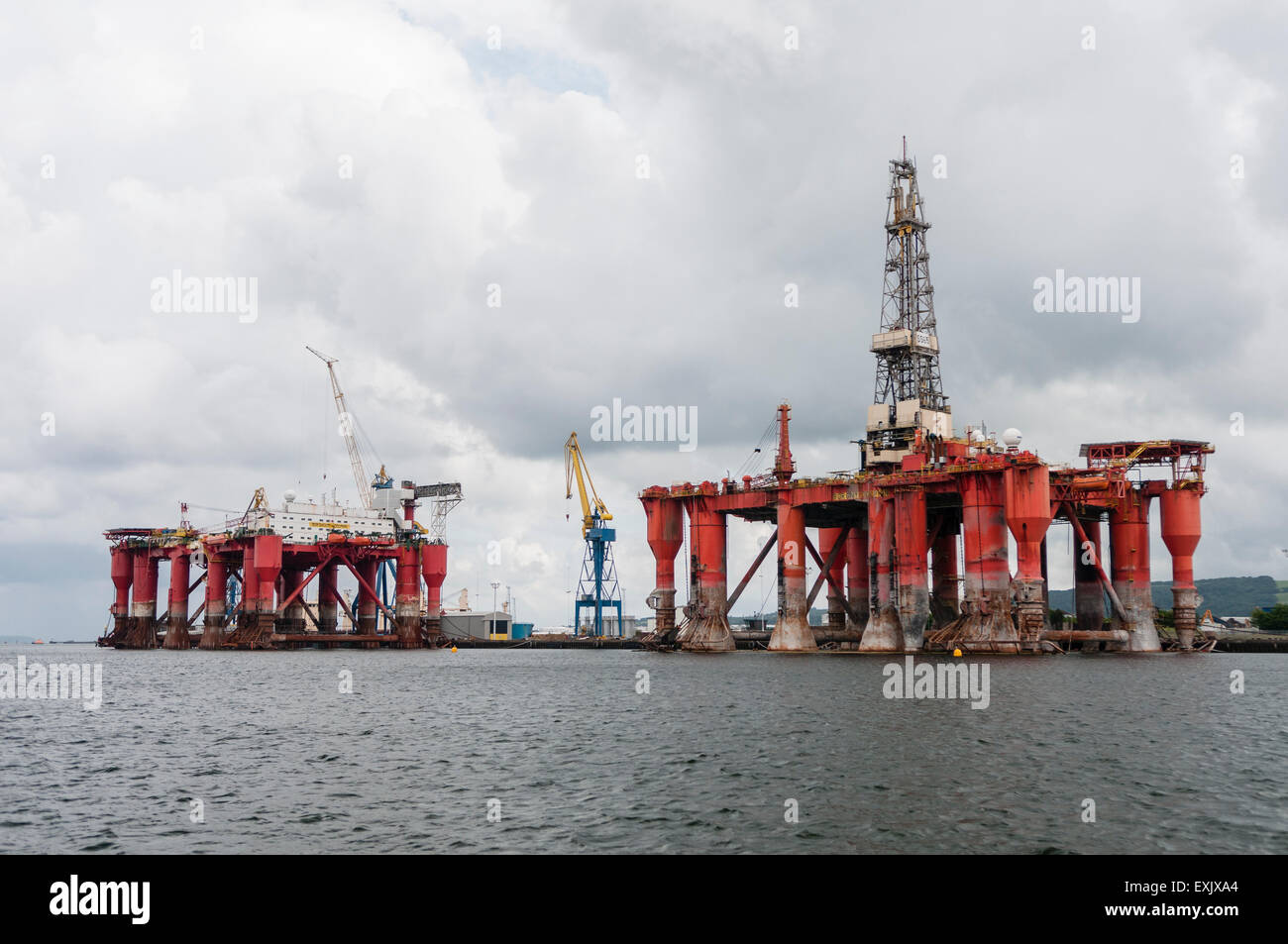 Oil rig in belfast hi-res stock photography and images - Alamy