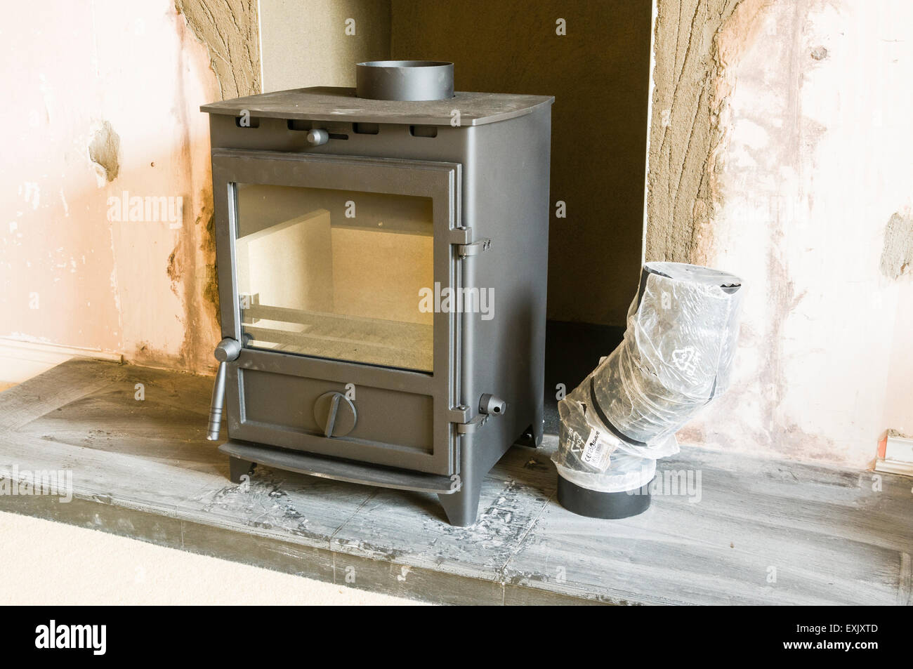 Wood burning stove installation hi-res stock photography and images - Alamy