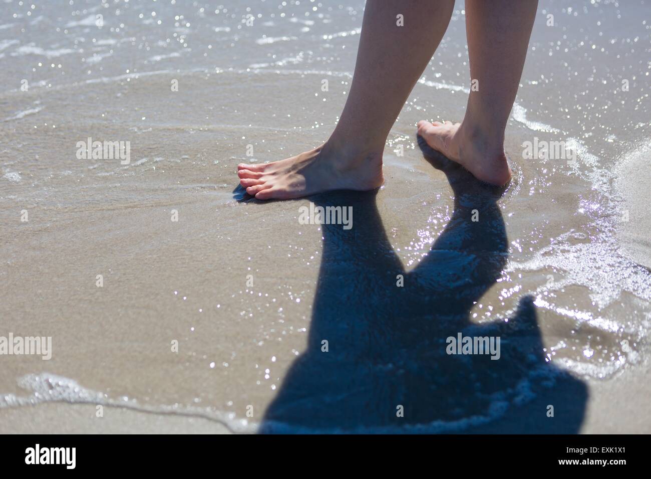 Walking through sea water hi-res stock photography and images - Alamy
