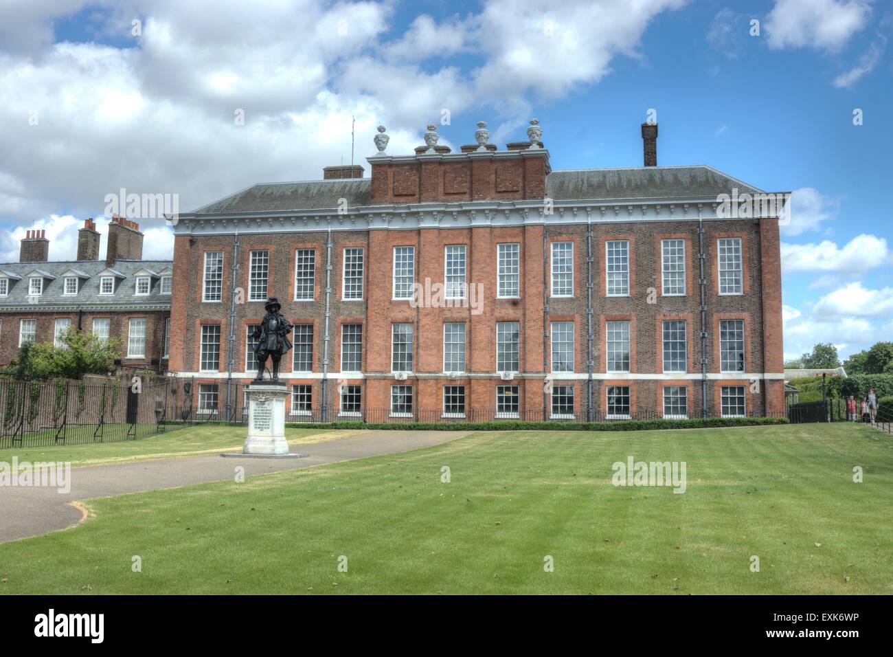 Kensington Palace Statue Prince William Stock Photo - Alamy