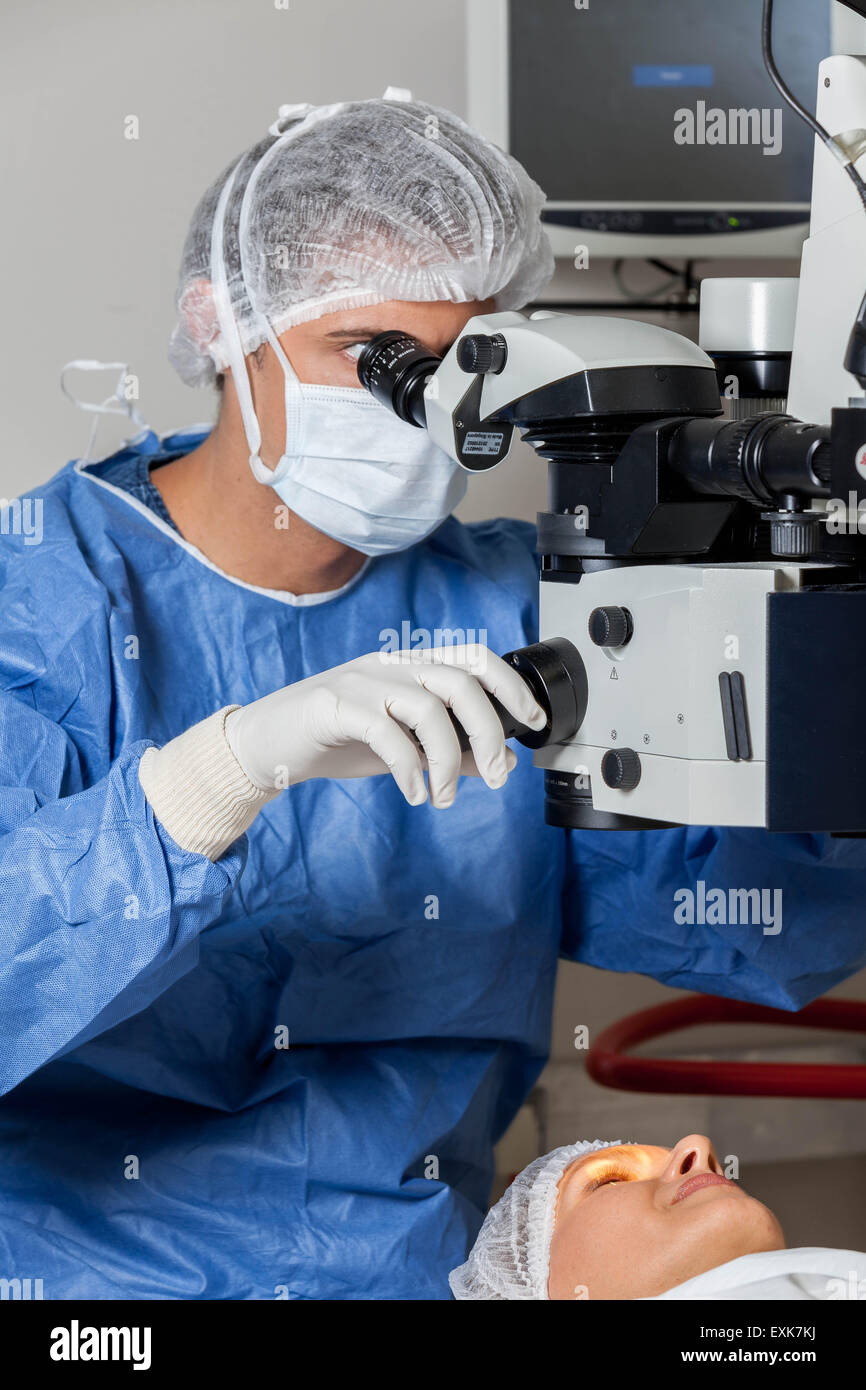 Doing a surgery hi-res stock photography and images - Alamy