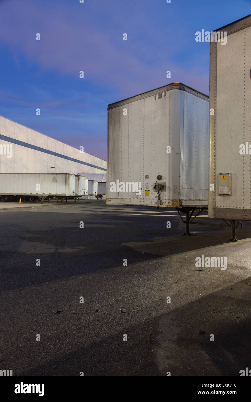 Trailers warehouse hi-res stock photography and images - Alamy